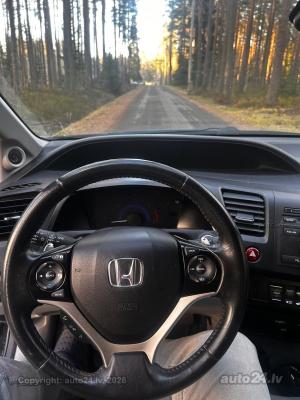 Melns Honda Civic 2015 Tallina, ar dzinēja tilpumu 1.80 L un nobraukumu 127 tūkst. km par 10000 €, foto 5 vietnē AUTOMOTO.COM.LV