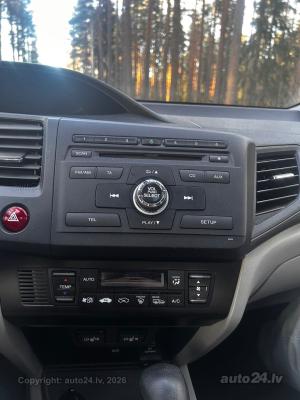 Melns Honda Civic 2015 Tallina, ar dzinēja tilpumu 1.80 L un nobraukumu 127 tūkst. km par 10000 €, foto 7 vietnē AUTOMOTO.COM.LV