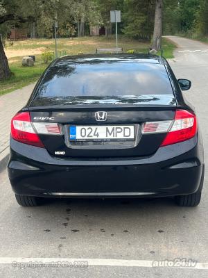 Melns Honda Civic 2015 Tallina, ar dzinēja tilpumu 1.80 L un nobraukumu 251 tūkst. km par 6600 €, foto 6 vietnē AUTOMOTO.COM.LV