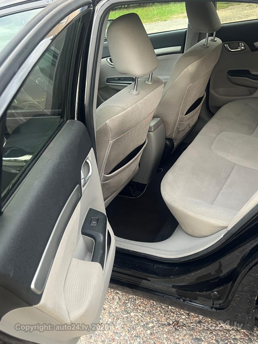 Melns Honda Civic 2015 Tallina, ar dzinēja tilpumu 1.80 L un nobraukumu 251 tūkst. km par 6600 €, foto 12 vietnē AUTOMOTO.COM.LV