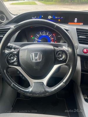 Melns Honda Civic 2015 Tallina, ar dzinēja tilpumu 1.80 L un nobraukumu 251 tūkst. km par 6600 €, foto 13 vietnē AUTOMOTO.COM.LV