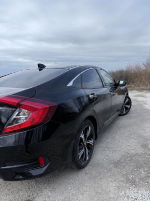 Black Honda Civic 2018 in Tallinn, with an engine capacity of 1.50 L and mileage of 105 thousand km for 17090 €, photo 3 on AUTOMOTO.COM.LV