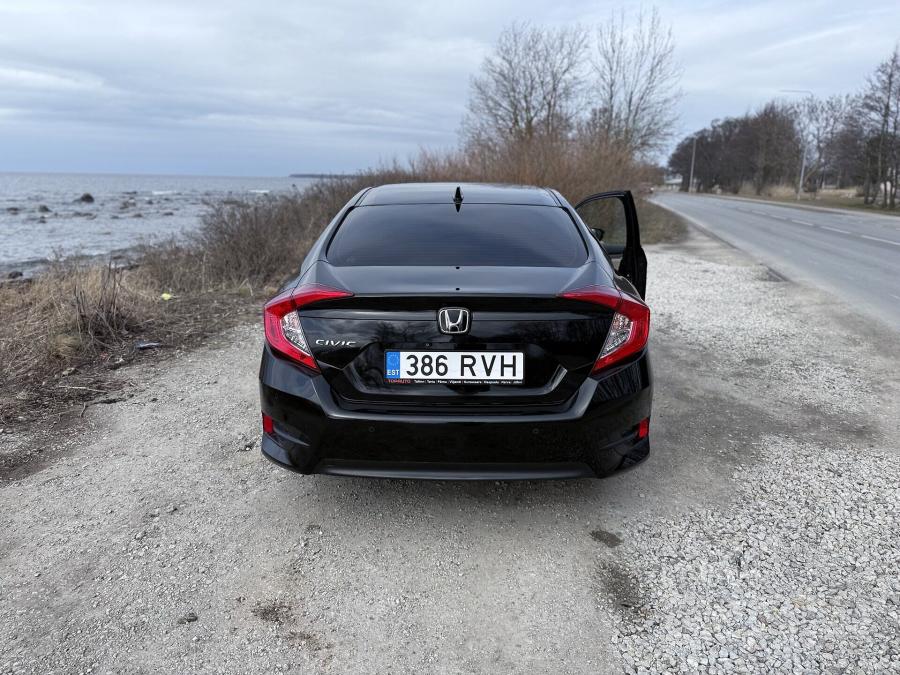 Black Honda Civic 2018 in Tallinn, with an engine capacity of 1.50 L and mileage of 105 thousand km for 17090 €, photo 14 on AUTOMOTO.COM.LV