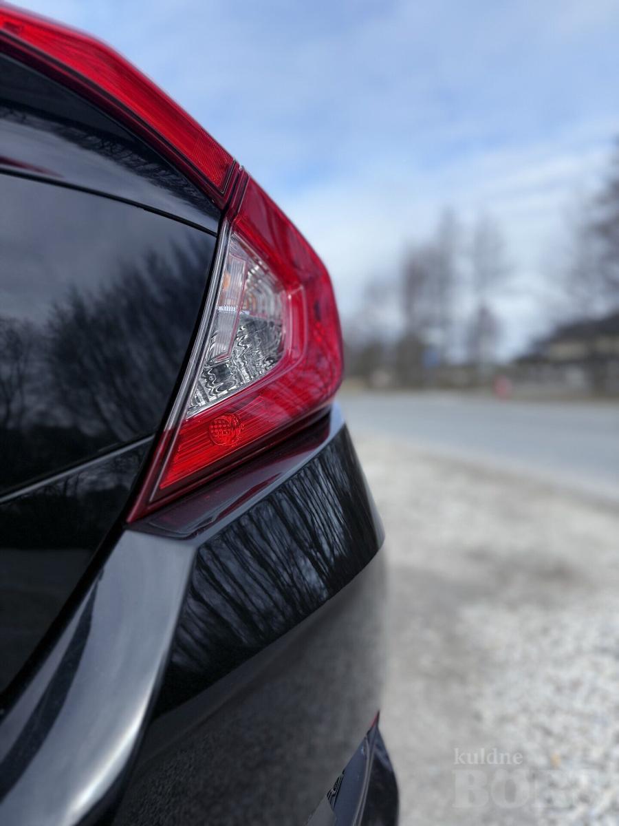 Black Honda Civic 2018 in Tallinn, with an engine capacity of 1.50 L and mileage of 105 thousand km for 17090 €, photo 16 on AUTOMOTO.COM.LV