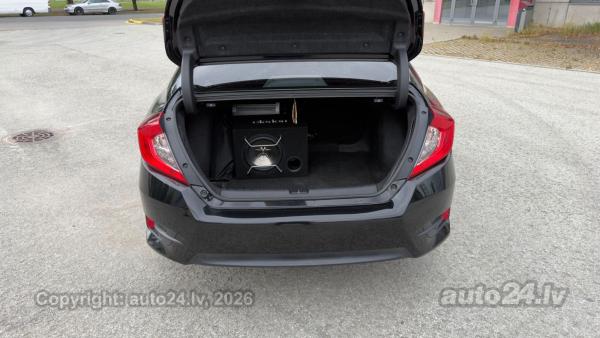 Melns Honda Civic 2018 Tallina, ar dzinēja tilpumu 1.50 L un nobraukumu 72 tūkst. km par 16000 €, foto 10 vietnē AUTOMOTO.COM.LV