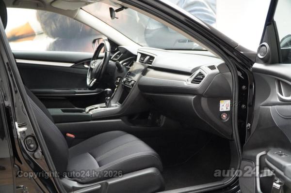 Black Honda Civic 2019 in Tallinn, with an engine capacity of 1.60 L and mileage of 121 thousand km for 14900 €, photo 8 on AUTOMOTO.COM.LV