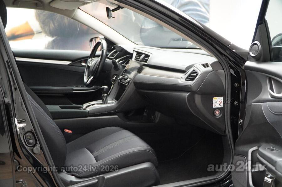 Black Honda Civic 2019 in Tallinn, with an engine capacity of 1.60 L and mileage of 121 thousand km for 14900 €, photo 8 on AUTOMOTO.COM.LV