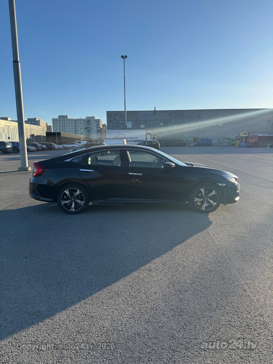 Black Honda Civic 2019 in Tallinn, with an engine capacity of 1.50 L and mileage of 64 thousand km for 19500 €, photo 4 on AUTOMOTO.COM.LV