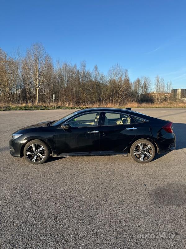 Black Honda Civic 2019 in Tallinn, with an engine capacity of 1.50 L and mileage of 64 thousand km for 19500 €, photo 4 on AUTOMOTO.COM.LV