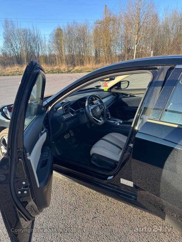 Black Honda Civic 2019 in Tallinn, with an engine capacity of 1.50 L and mileage of 64 thousand km for 19500 €, photo 6 on AUTOMOTO.COM.LV