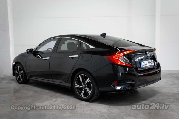Black Honda Civic 2019 in Tallinn, with an engine capacity of 1.50 L and mileage of 76 thousand km for 13990 €, photo 4 on AUTOMOTO.COM.LV
