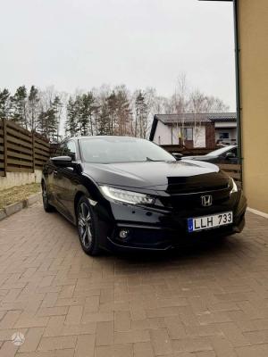 Black Honda Civic 2020 in Vilnius, with an engine capacity of 1.50 L and mileage of 64 thousand km for 16200 €, photo 2 on AUTOMOTO.COM.LV