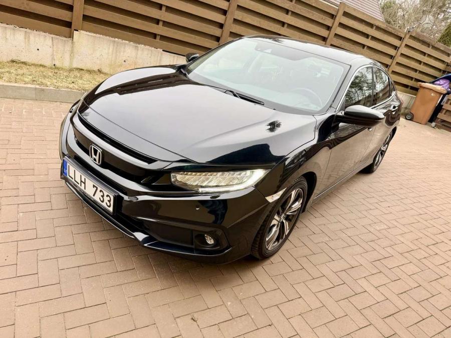 Black Honda Civic 2020 in Vilnius, with an engine capacity of 1.50 L and mileage of 64 thousand km for 16200 €, photo 4 on AUTOMOTO.COM.LV