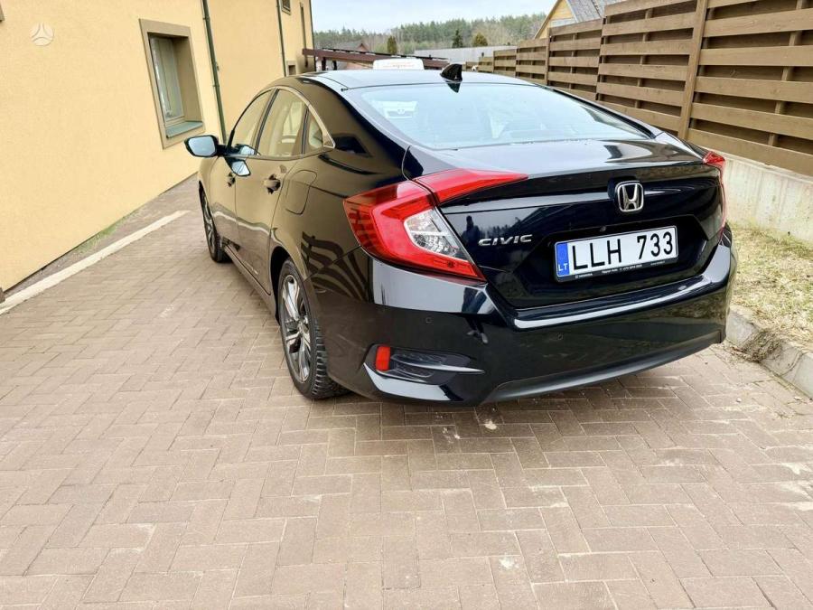 Black Honda Civic 2020 in Vilnius, with an engine capacity of 1.50 L and mileage of 64 thousand km for 16200 €, photo 6 on AUTOMOTO.COM.LV