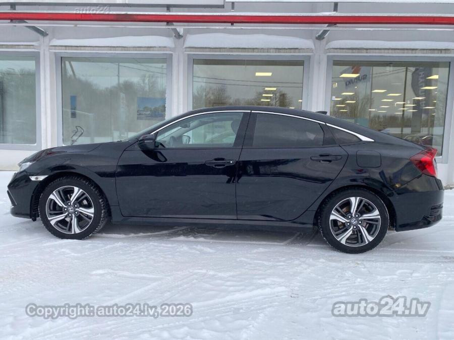 Black Honda Civic 2020 in Johvi, with an engine capacity of 1.50 L and mileage of 91 thousand km for 17500 €, photo 3 on AUTOMOTO.COM.LV