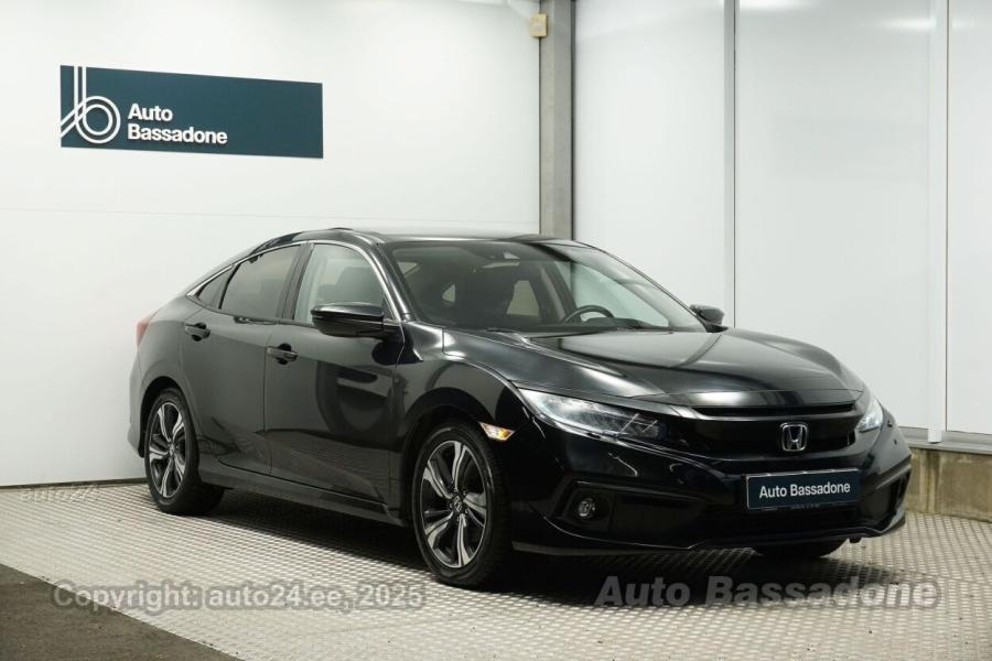 Black Honda Civic 2021 in Tallinn, with an engine capacity of 1.50 L and mileage of 63 thousand km for 16900 €, photo 1 on AUTOMOTO.COM.LV