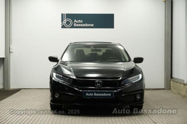 Black Honda Civic 2021 in Tallinn, with an engine capacity of 1.50 L and mileage of 63 thousand km for 16900 €, photo 3 on AUTOMOTO.COM.LV