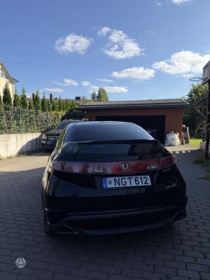 Black Honda Civic 2008 in Vilnius, with an engine capacity of 2.00 L and mileage of 379 thousand km for 1700 €, photo 7 on AUTOMOTO.COM.LV