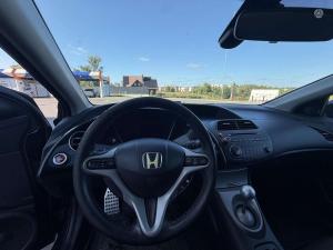Black Honda Civic 2008 in Vilnius, with an engine capacity of 2.00 L and mileage of 379 thousand km for 1700 €, photo 9 on AUTOMOTO.COM.LV