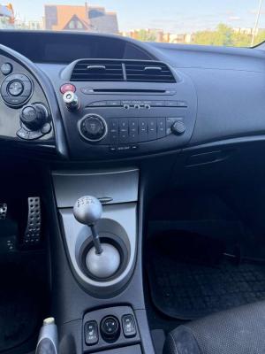 Black Honda Civic 2008 in Vilnius, with an engine capacity of 2.00 L and mileage of 379 thousand km for 1700 €, photo 10 on AUTOMOTO.COM.LV