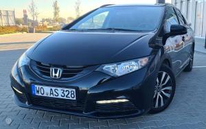 Black Honda Civic 2014 in Vilnius, with an engine capacity of 1.60 L and mileage of 279 thousand km for 6250 €, photo 4 on AUTOMOTO.COM.LV