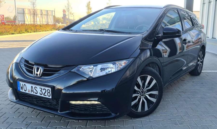 Black Honda Civic 2014 in Vilnius, with an engine capacity of 1.60 L and mileage of 279 thousand km for 6250 €, photo 5 on AUTOMOTO.COM.LV