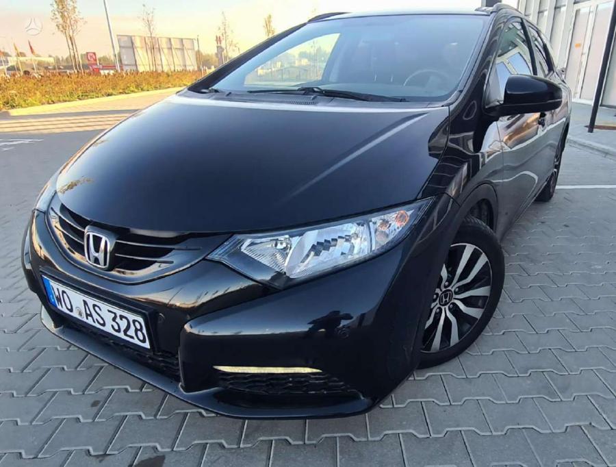 Black Honda Civic 2014 in Vilnius, with an engine capacity of 1.60 L and mileage of 279 thousand km for 6250 €, photo 8 on AUTOMOTO.COM.LV