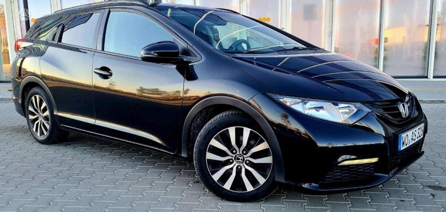 Black Honda Civic 2014 in Vilnius, with an engine capacity of 1.60 L and mileage of 279 thousand km for 6350 €, photo 1 on AUTOMOTO.COM.LV
