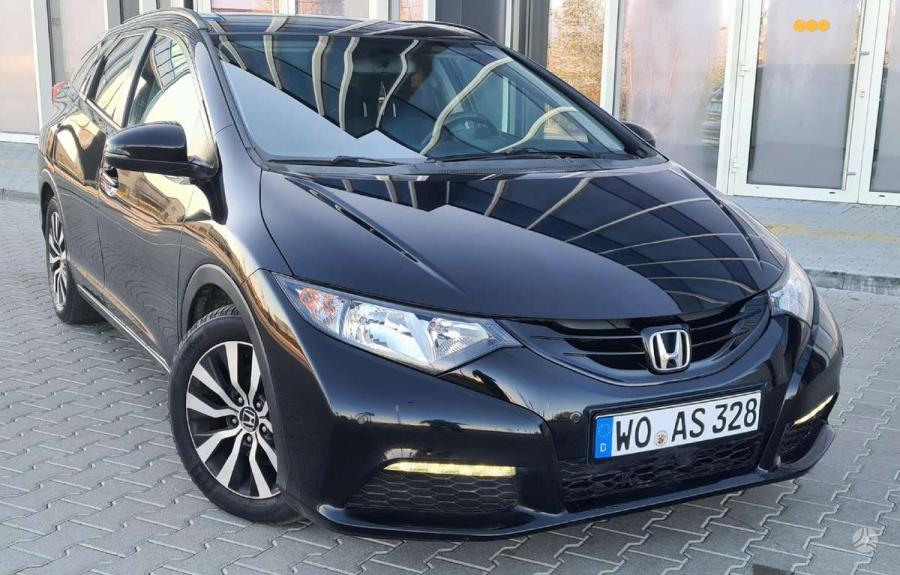 Black Honda Civic 2014 in Vilnius, with an engine capacity of 1.60 L and mileage of 279 thousand km for 6350 €, photo 5 on AUTOMOTO.COM.LV