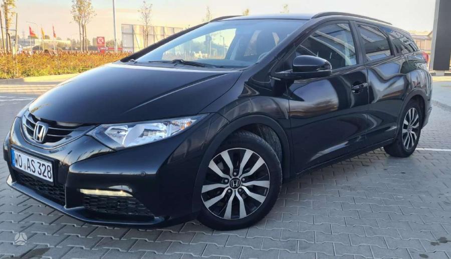 Black Honda Civic 2014 in Vilnius, with an engine capacity of 1.60 L and mileage of 279 thousand km for 6350 €, photo 6 on AUTOMOTO.COM.LV