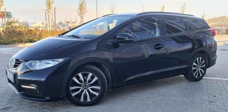 Black Honda Civic 2014 in Vilnius, with an engine capacity of 1.60 L and mileage of 279 thousand km for 6350 €, photo 7 on AUTOMOTO.COM.LV