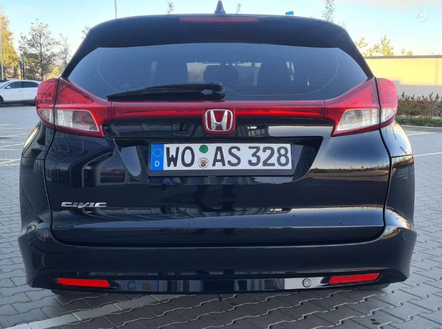 Black Honda Civic 2014 in Vilnius, with an engine capacity of 1.60 L and mileage of 279 thousand km for 6350 €, photo 13 on AUTOMOTO.COM.LV