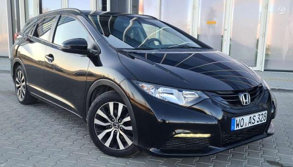 Black Honda Civic 2014 in Vilnius, with an engine capacity of 1.60 L and mileage of 279 thousand km for 6250 €, photo 4 on AUTOMOTO.COM.LV