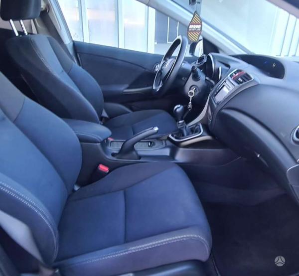 Black Honda Civic 2014 in Vilnius, with an engine capacity of 1.60 L and mileage of 279 thousand km for 6250 €, photo 10 on AUTOMOTO.COM.LV