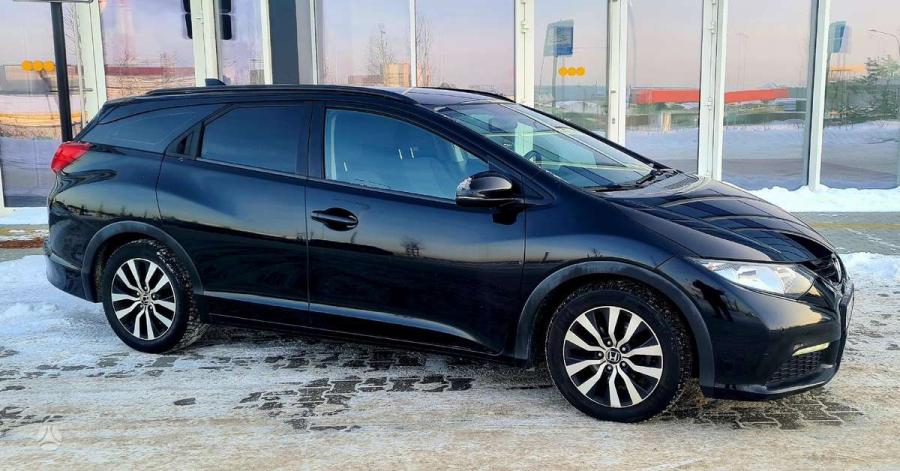 Melns Honda Civic 2014 Viļņa, ar dzinēja tilpumu 1.60 L un nobraukumu 279 tūkst. km par 5999 €, foto 4 vietnē AUTOMOTO.COM.LV