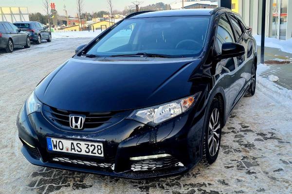 Black Honda Civic 2014 in Vilnius, with an engine capacity of 1.60 L and mileage of 279 thousand km for 5450 €, photo 3 on AUTOMOTO.COM.LV