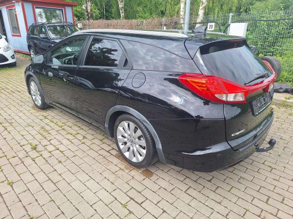 Black Honda Civic 2014 in Marijampole, with an engine capacity of 1.60 L and mileage of 265 thousand km for 5300 €, photo 5 on AUTOMOTO.COM.LV