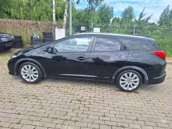 Black Honda Civic 2014 in Marijampole, with an engine capacity of 1.60 L and mileage of 265 thousand km for 5300 €, photo 6 on AUTOMOTO.COM.LV