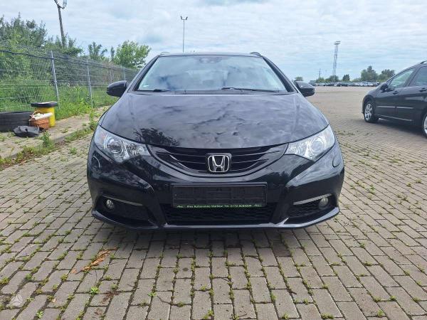 Black Honda Civic 2014 in Marijampole, with an engine capacity of 1.60 L and mileage of 265 thousand km for 5300 €, photo 8 on AUTOMOTO.COM.LV