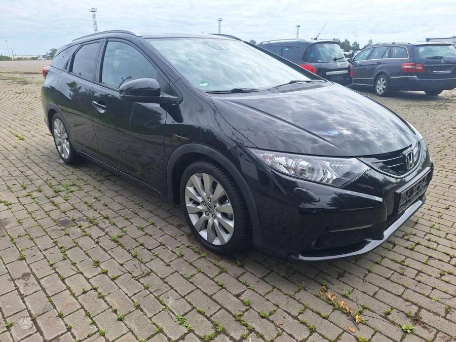 Melns Honda Civic 2014 Marijampole, ar dzinēja tilpumu 1.60 L un nobraukumu 265 tūkst. km par 5300 €, foto 1 vietnē AUTOMOTO.COM.LV