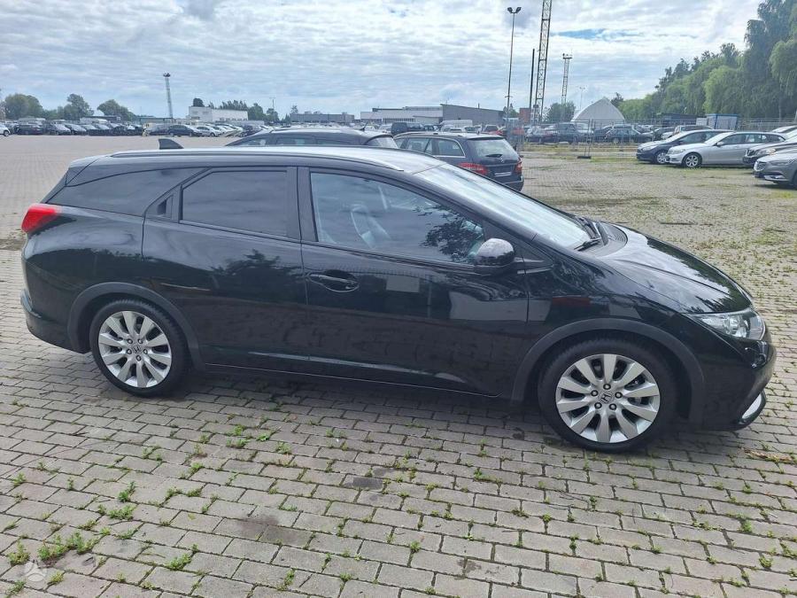 Melns Honda Civic 2014 Marijampole, ar dzinēja tilpumu 1.60 L un nobraukumu 265 tūkst. km par 5300 €, foto 3 vietnē AUTOMOTO.COM.LV