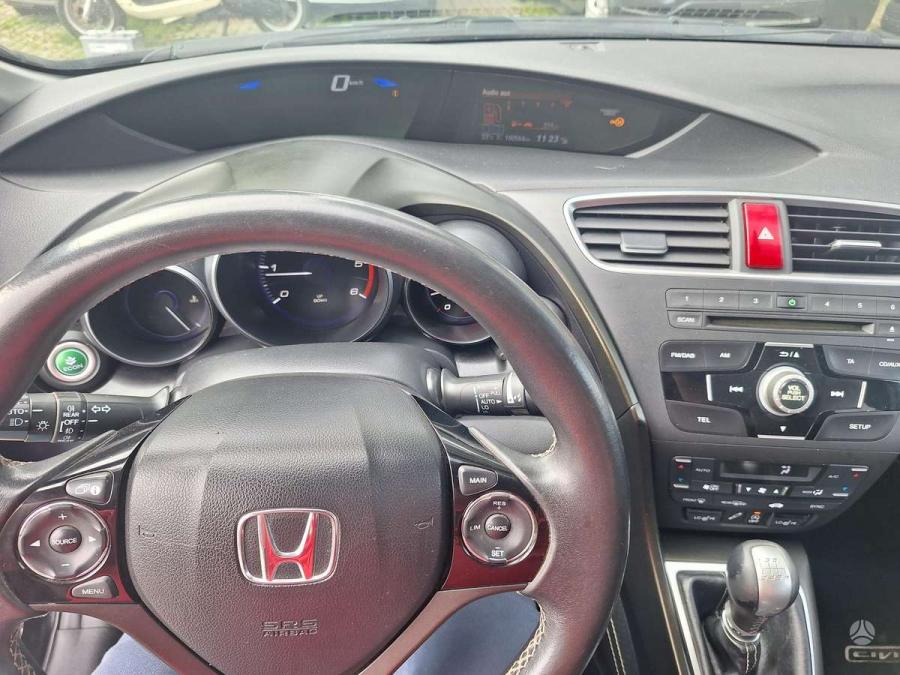 Melns Honda Civic 2014 Marijampole, ar dzinēja tilpumu 1.60 L un nobraukumu 265 tūkst. km par 5300 €, foto 19 vietnē AUTOMOTO.COM.LV