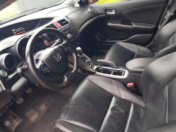 Melns Honda Civic 2014 Viļņa, ar dzinēja tilpumu 1.60 L un nobraukumu 236 tūkst. km par 5200 €, foto 5 vietnē AUTOMOTO.COM.LV