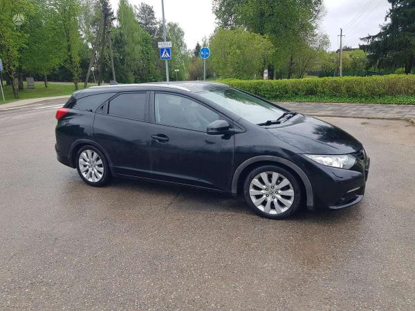 Melns Honda Civic 2014 Viļņa, ar dzinēja tilpumu 1.60 L un nobraukumu 236 tūkst. km par 5200 €, foto 6 vietnē AUTOMOTO.COM.LV