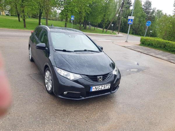 Melns Honda Civic 2014 Viļņa, ar dzinēja tilpumu 1.60 L un nobraukumu 236 tūkst. km par 5200 €, foto 7 vietnē AUTOMOTO.COM.LV