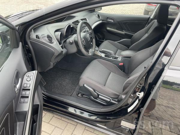 Black Honda Civic 2015 in Ogre, with an engine capacity of 1.60 L and mileage of 243 thousand km for 7470 €, photo 10 on AUTOMOTO.COM.LV