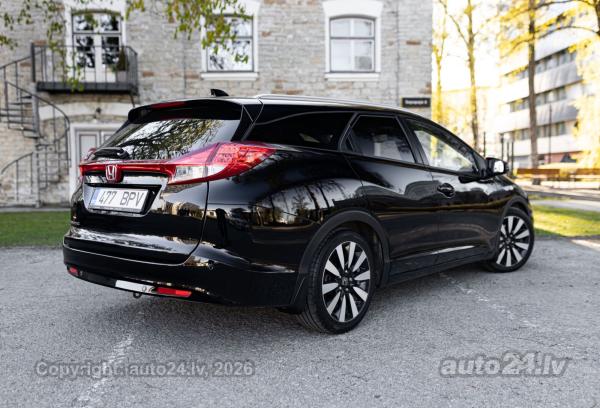 Black Honda Civic 2016 in Tallinn, with an engine capacity of 1.80 L and mileage of 125 thousand km for 10990 €, photo 5 on AUTOMOTO.COM.LV