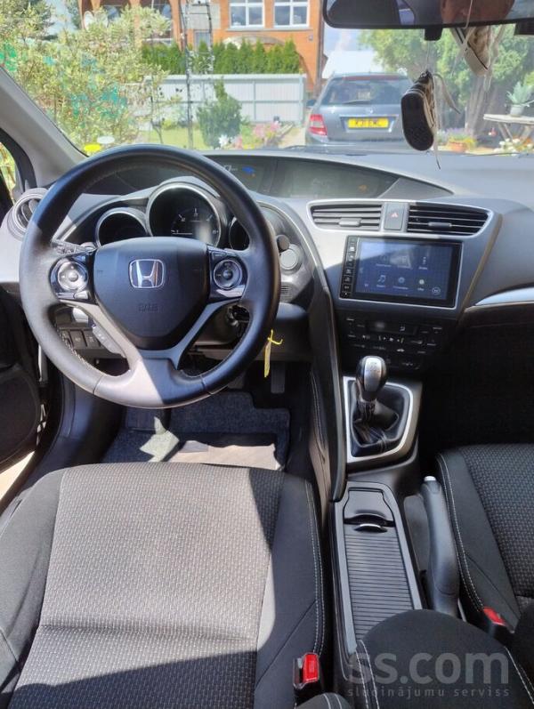 Black Honda Civic 2016 in Kraslava, with an engine capacity of 1.60 L and mileage of 180 thousand km for 6400 €, photo 2 on AUTOMOTO.COM.LV