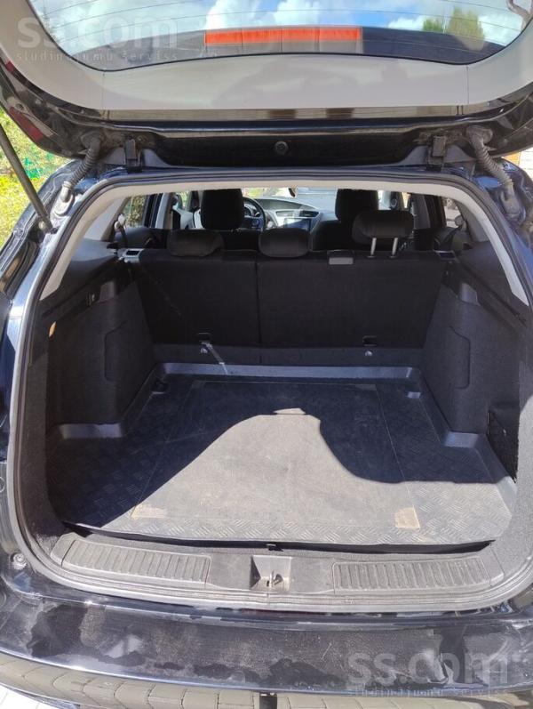 Black Honda Civic 2016 in Kraslava, with an engine capacity of 1.60 L and mileage of 180 thousand km for 6400 €, photo 6 on AUTOMOTO.COM.LV