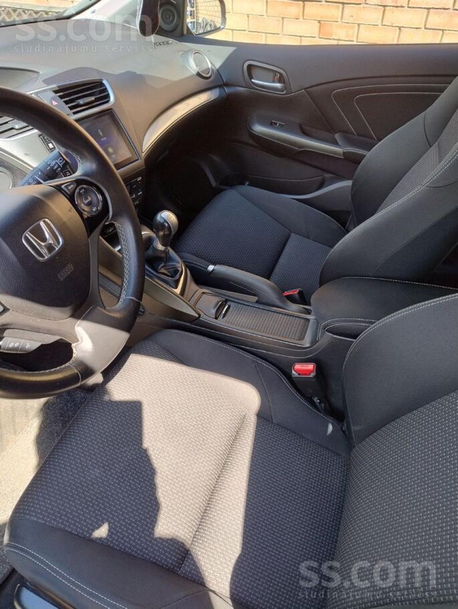 Melns Honda Civic 2016 Krāslava, ar dzinēja tilpumu 1.60 L un nobraukumu 180 tūkst. km par 6400 €, foto 11 vietnē AUTOMOTO.COM.LV
